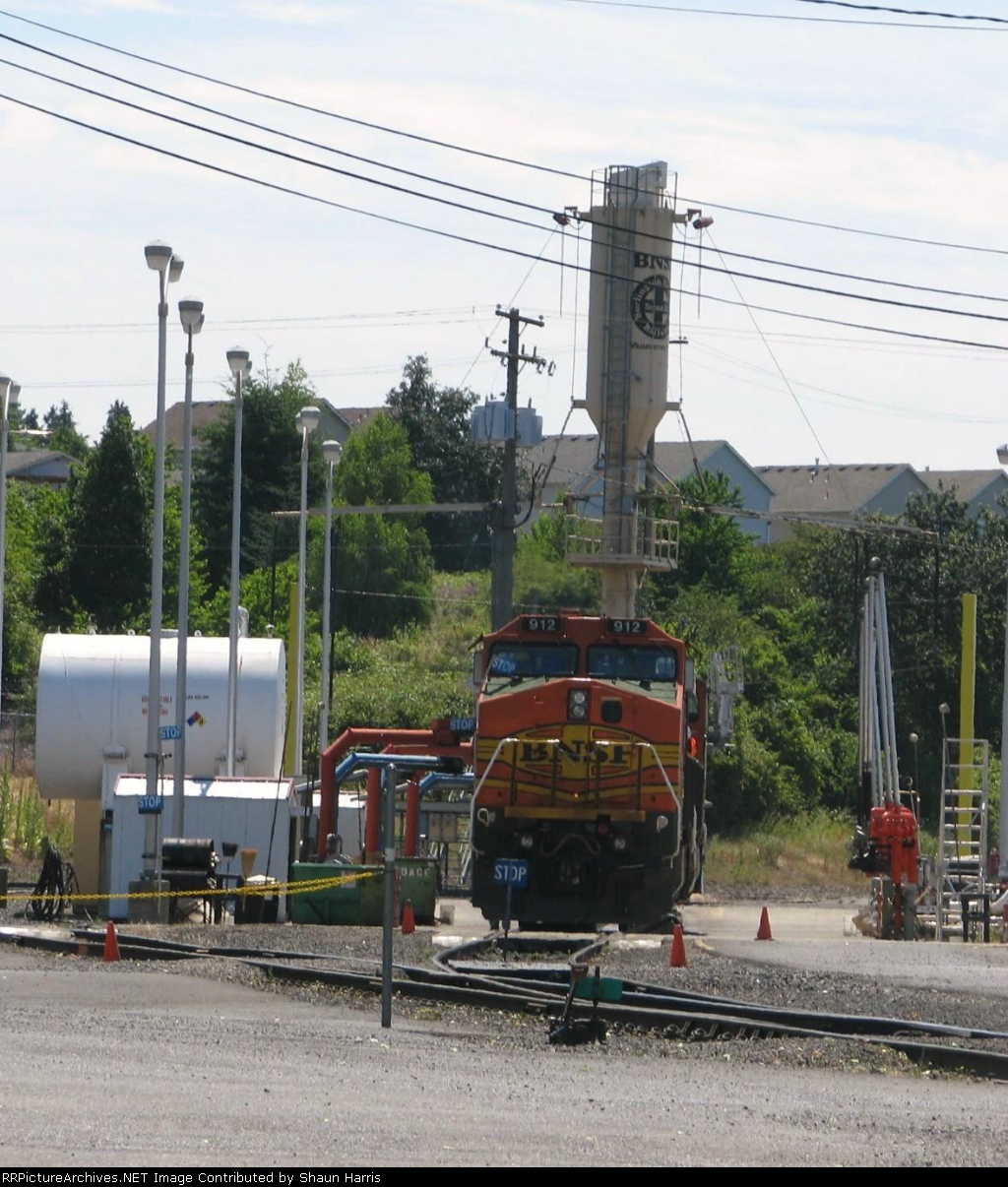 BNSF912 and Vancouver sanding tower